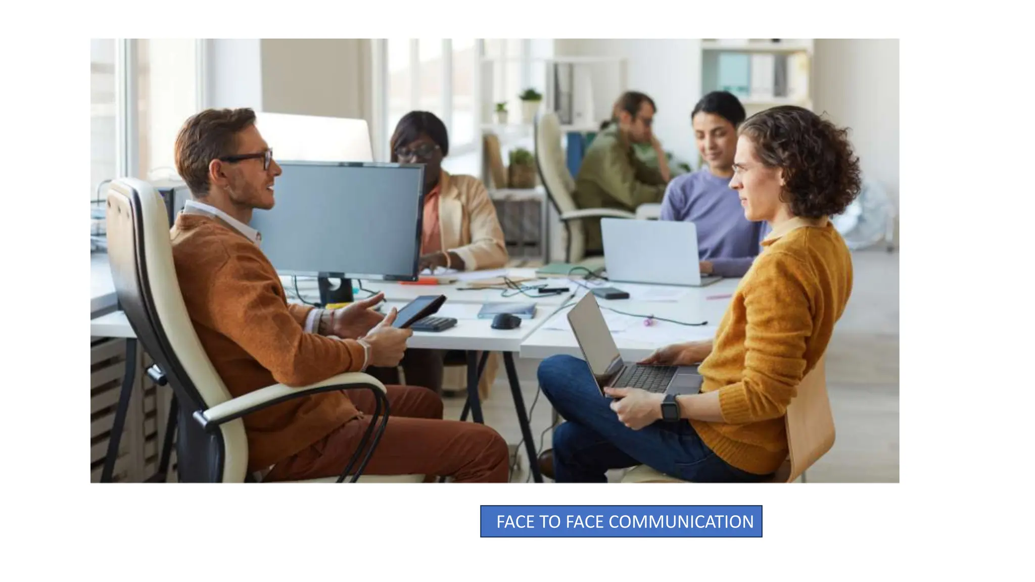 VERBAL AND NON VERBAL COMMUNICATION- VERBAL COMMUNICATION DEFINITION.pptx