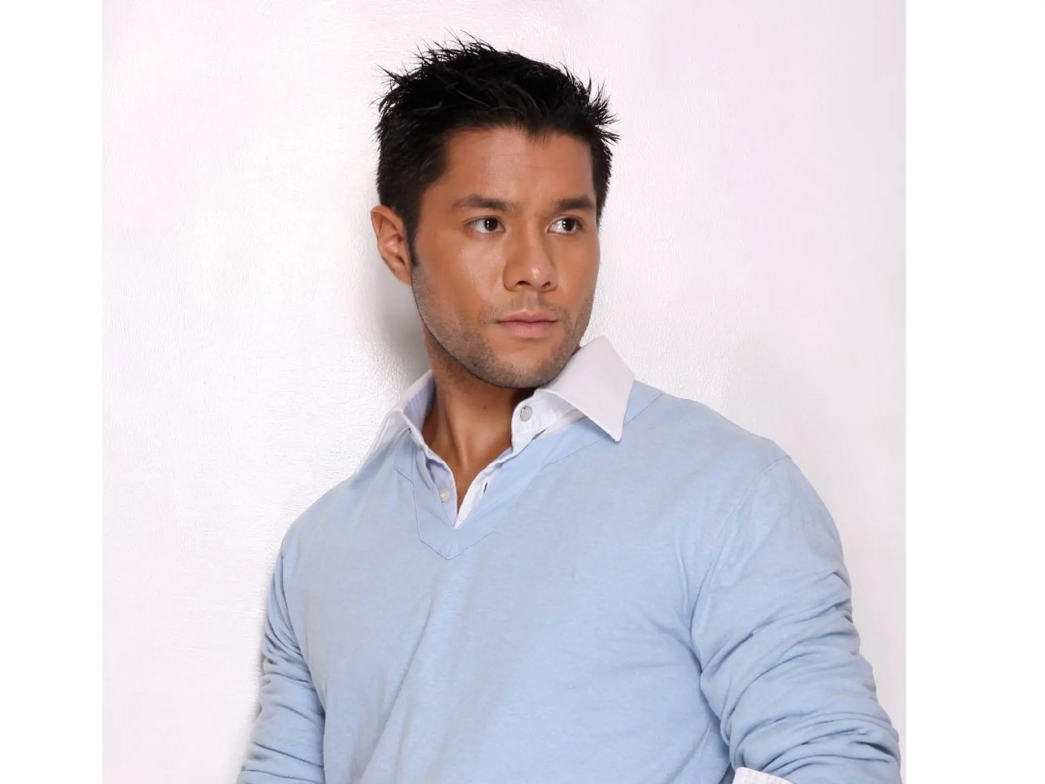 victor-aliwalas-entrepreneurial-leadership-biography-presentation.pptx