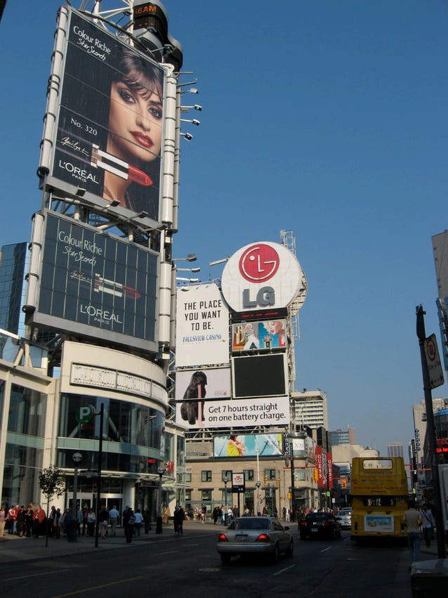 Visual Essay - Advertising in Public Space | PDF