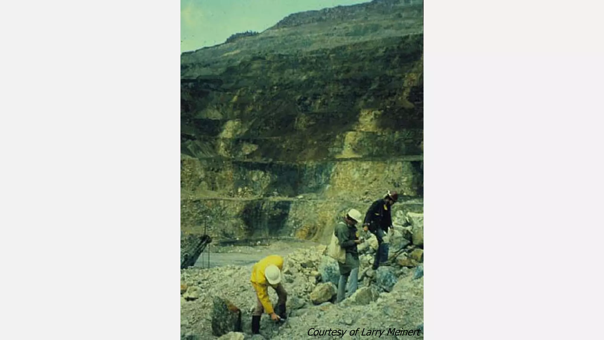 WEB005-Skarns-Zoning-Patterns-and-Controlling-Factors.pdf