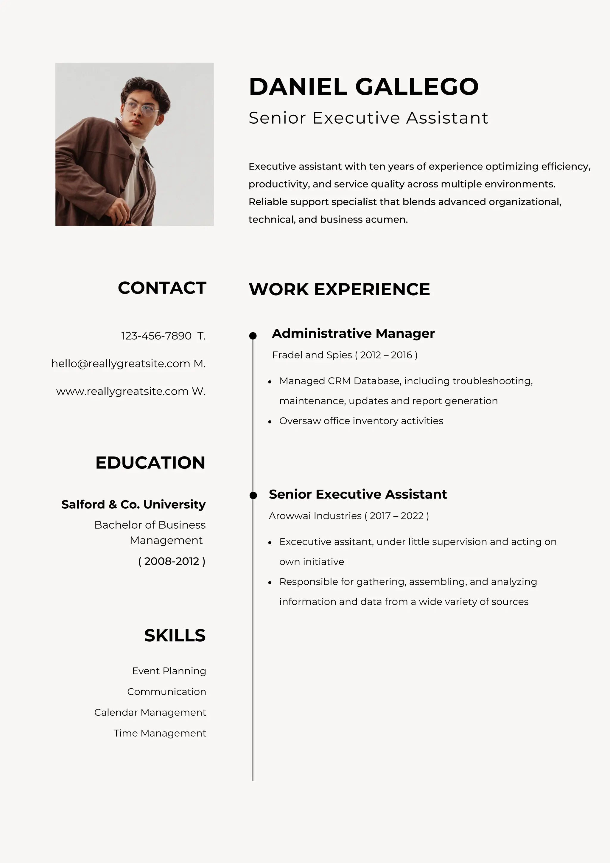 White Clean Minimalist ResumeRERTERE.pdf